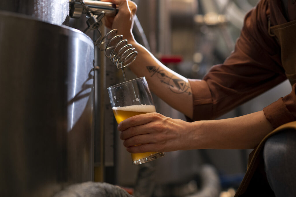 Bière IPA Guide 2025 : Histoire, Styles & Dégustation